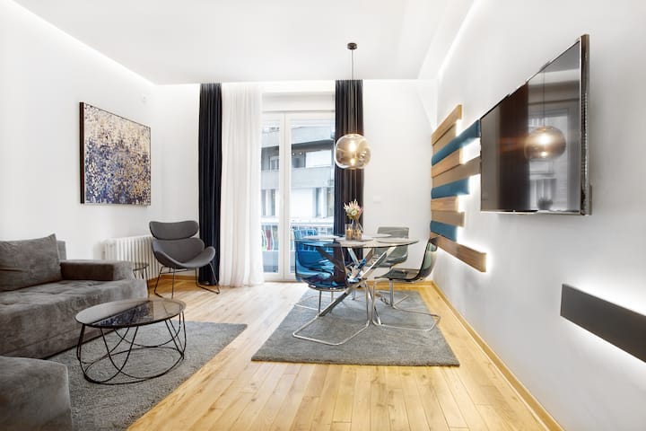 Superlux•parliament•7 Min Walk-knez M.•parking/€12 - Belgrade