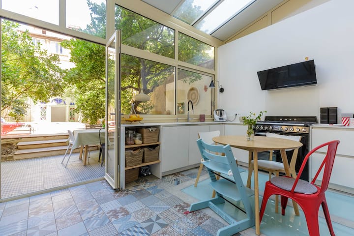 Comme Une Maison En Plein Centre  Jardin/piscine - Marseille