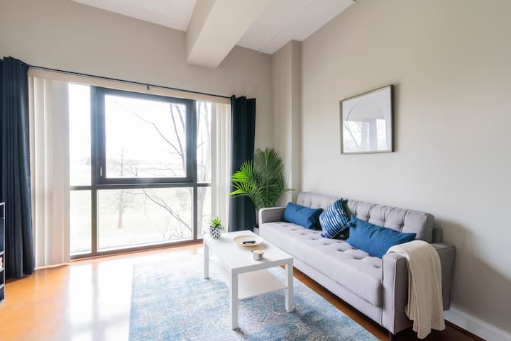 Uptown Living W/ Parking, Pool, Amazing Location - Charlotte, NC