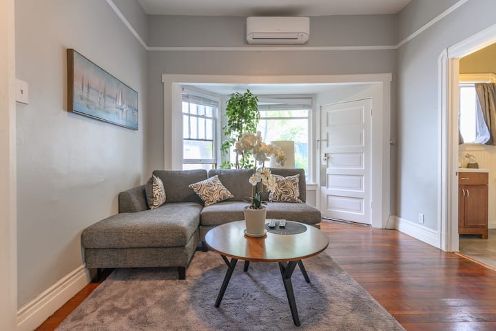 High Ceiling, Cozy 1br Apt, Walk To Gold Line - Pasadena, CA