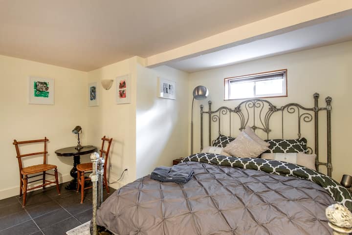 Cozy Garden Suite Off Main St With Free Parking - Vancouver
