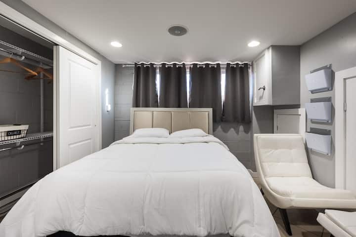 The Urban Oasis: Modern 1-bedroom Gem - Washington, DC