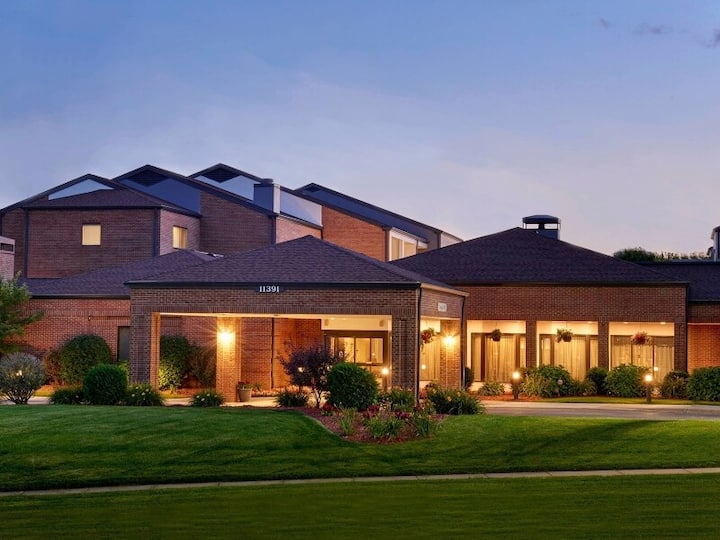 Best Choice! Indoor Pool, Pets Allowed With Fee - Eden Prairie, MN