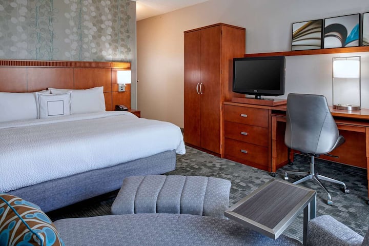 Close To Purgatory Creek Park! Pets Allowed W/ Fee - Eden Prairie, MN