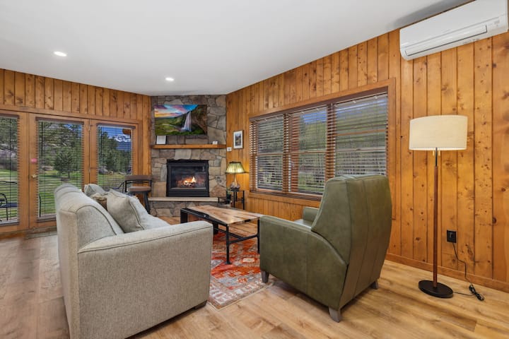 Inviting Mountain Stay Fireplace Near Rmnp - Estes Park, CO