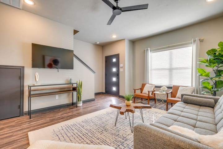 Newly Built 'Corner Hideaway' 3 Mi To Texas A & M - College Station, TX