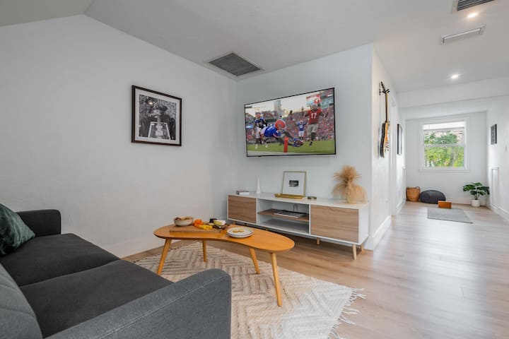 Studio At The Key | 1mi To Uf & Dt • Full Kitchen - Gainesville, FL