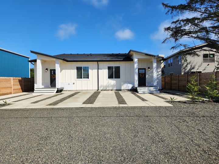 Drift Inn A - Duplex With Hot Tub - Ocean Shores, WA