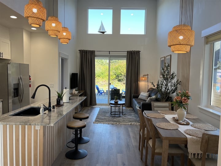 Drift Inn Duplex B - With Hot Tub - 洋濱市