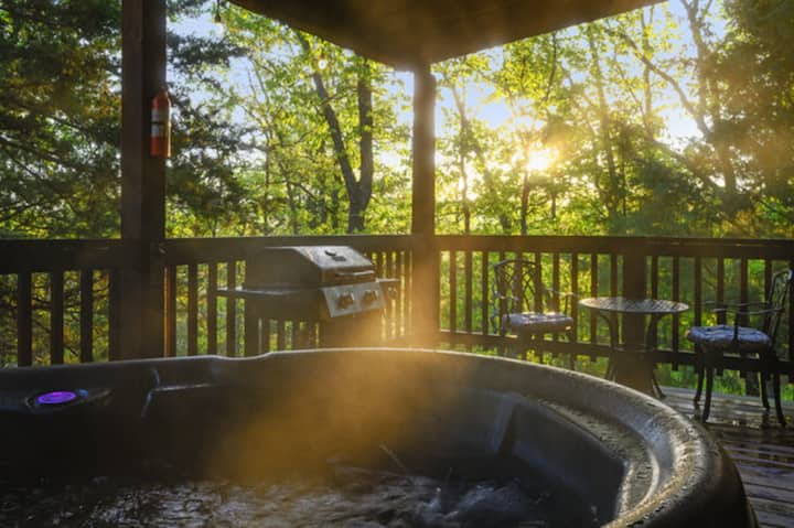 "Pine Knot" Heart Shaped Hottub For 2, Fireplace, - Pine Creek Lake, OK