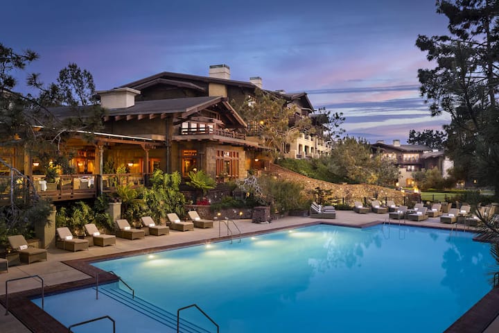 Explore Blacks Beach! Courtyard View, Outdoor Pool - Del Mar, CA