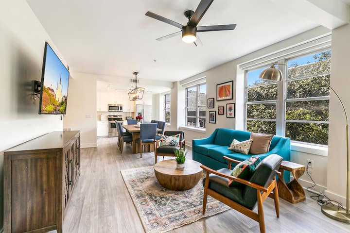 Big Easy Elegance: 4br Condo In The Heart Of Nola - New Orleans, LA
