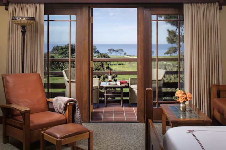 Close To Black's Beach! 2 Pet-friendly Units, Pool - Del Mar, CA