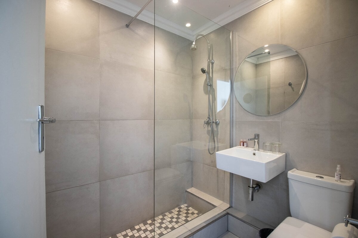 Spring Tide Inn - Std Family Room 9 with Balcony - Guesthouses for Rent ...
