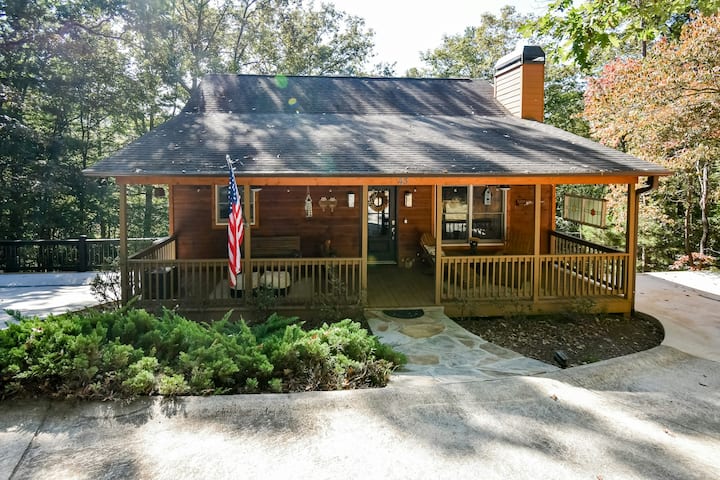3br Bohemian Cabin With Hot Tub & Resort Amenities - Ellijay, GA