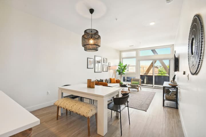 Luxe Loft W/ Garage Spot - University of Denver, Denver