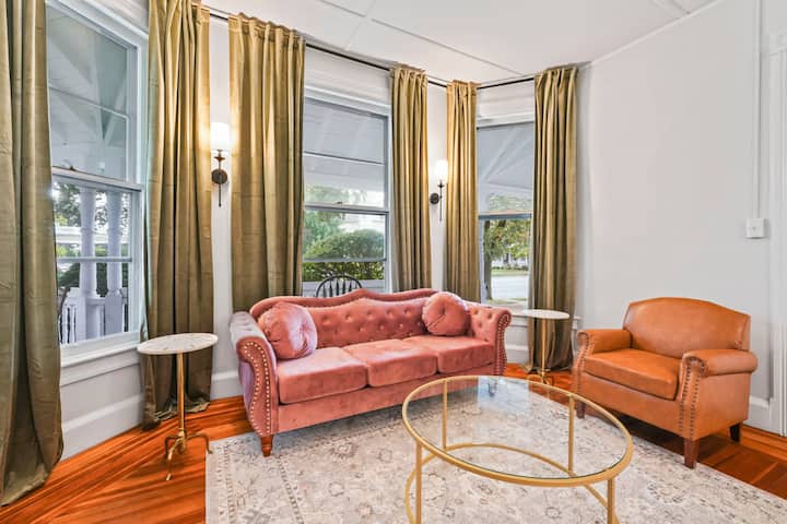 Suite Rose By Saratoga Stays - King Ensuite - Saratoga Springs, NY