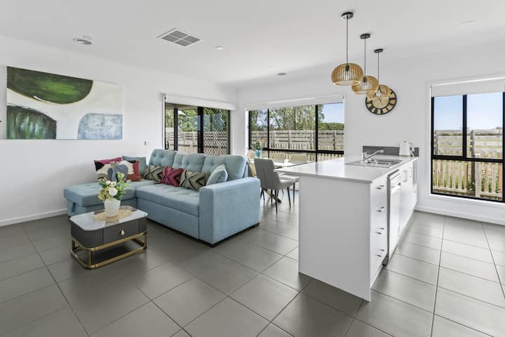 Stayau Bright, Modern Retreat 5br Wifi Parking - Clyde North