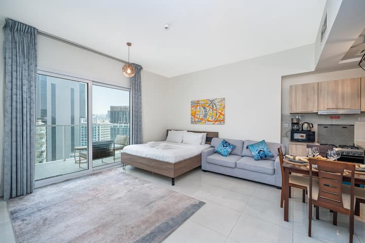 Bright & Elegant Studio I Balcony | Speedy Wi-fi - Dubai