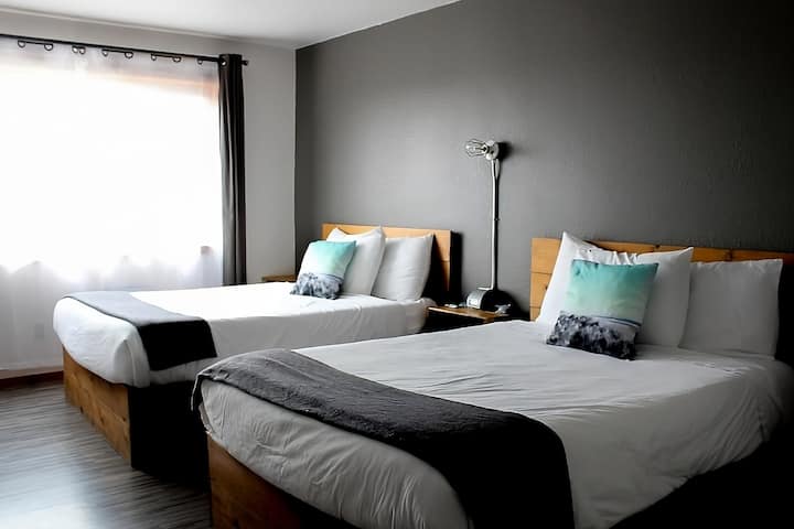 2 Pet-friendly West 2 Double At Adrift Hotel - Long Beach, WA