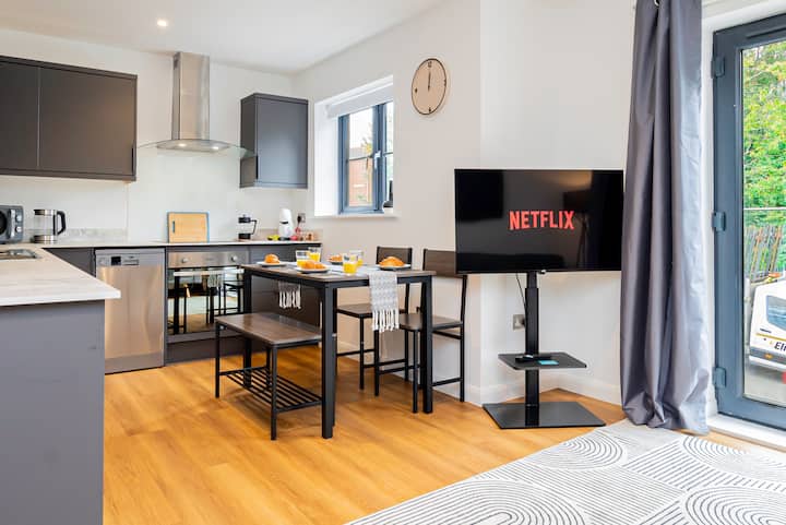 Modern 2-bed Apartment • Sleeps 5 • Free Parking - Southampton