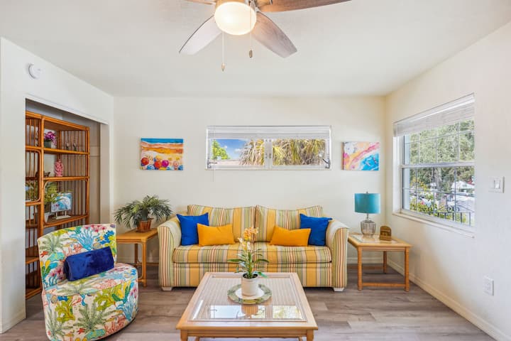 Beach Quarters #8 - Pet Friendly - Gulfport, FL