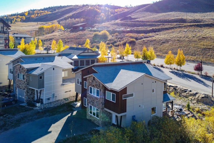 Ski-in/ski-out Granby Townhouse W/ Private Hot Tub - Granby, CO