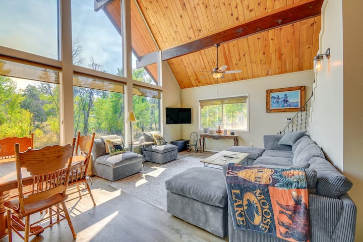 < 2 Mi To Dtwn: Prescott Cabin W/ Furnished Deck - Prescott, AZ