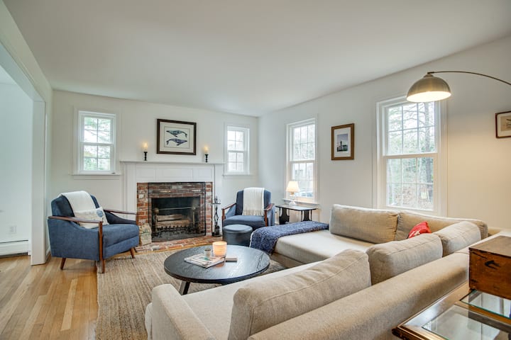 Unwind Fireside! Chatham Home 3 Mi To Main Street - Chatham, MA