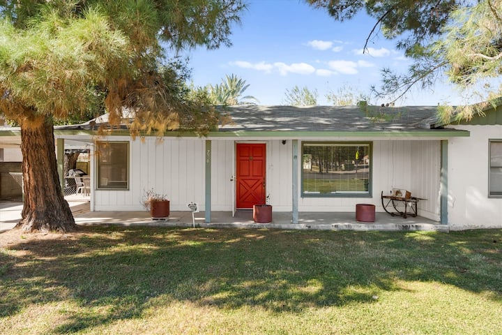 Charming 2-br Farmhouse | Backyard Views - Mesa, AZ