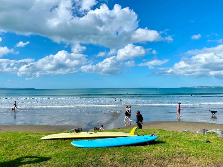 Orewa Beach House..seconds To Beach - Puhoi