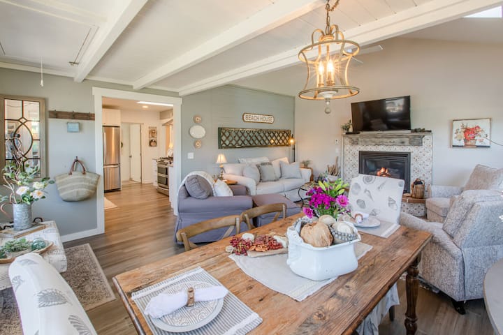 Chic Cottage W/deck, Walk To Beach & Town - Cannon Beach, OR