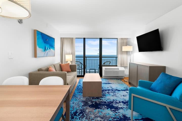 Sea Dreams: Oceanfront Suite Sleeps 8 - Myrtle Beach, SC