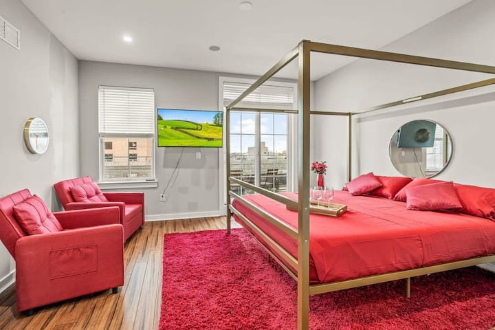 Couples Retreat W/ Movie Theater & Roof Deck - Ardmore, PA