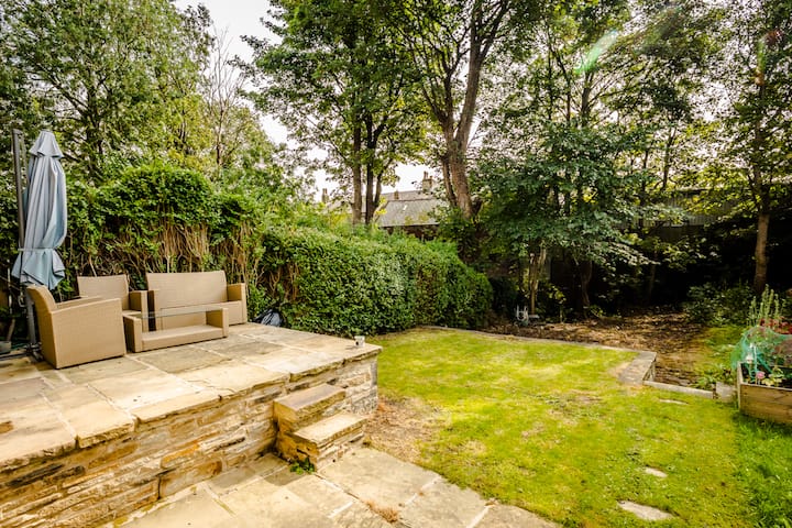 Modern Cosey 2 Or 3 Bedroom Tucked-away Cottage - Huddersfield