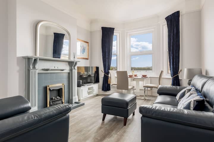 Swan Lake - Stunning Lakeside Apartment - Poole