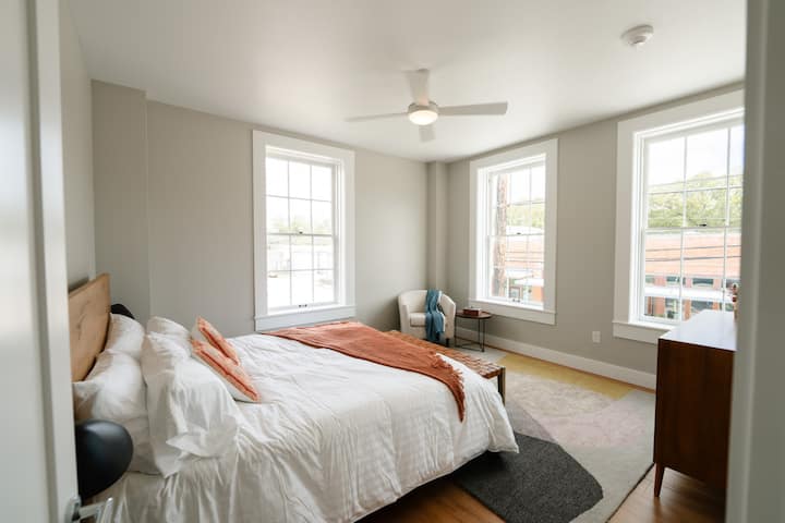 Historic Elegant 2br Loft Near San Marcos/lockhart - San Marcos, TX