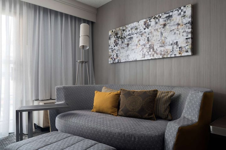 Experience Pleasant Hill's Modern Accommodations - Walnut Creek, CA