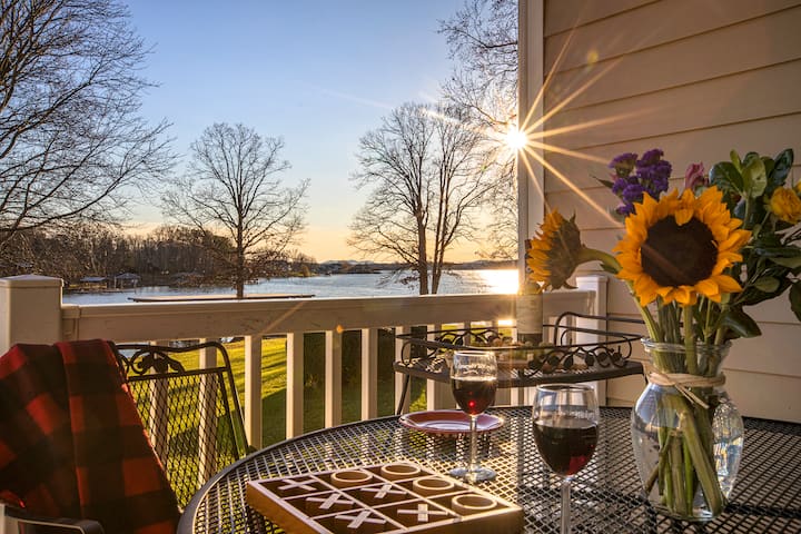 3bd Lakefront  - Beach Access, Pool, Pet Friendly - Smith Mountain Lake