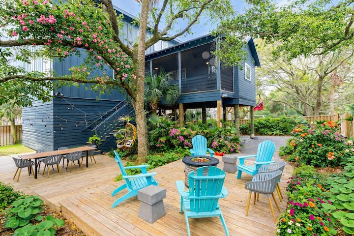 Folly Oasis | Cozy Beachside Home + Pool - Folly Beach, SC