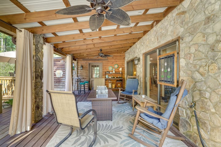 Cozy, Pet-friendly Retreat In Hickory W/ Fire Pit! - Hickory, NC