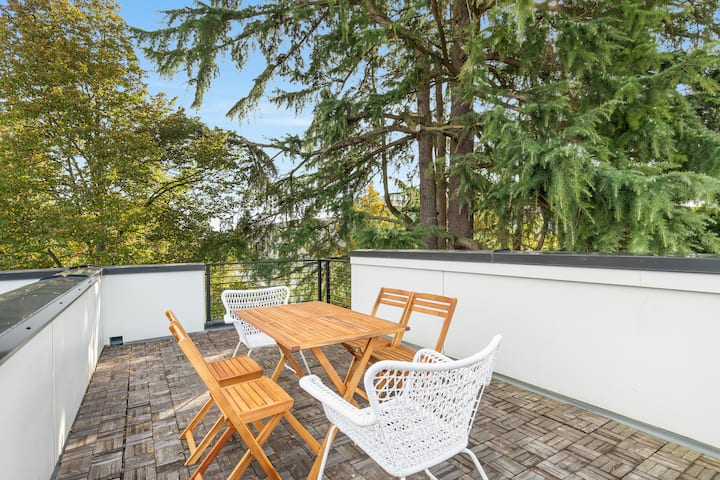 Chic 2-bed Townhome With Parking And Patio - Shoreline, WA