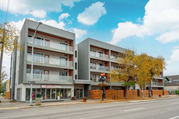 Central 2 Bedroom On Sherbrook + 24/7 Parking! - Winnipeg