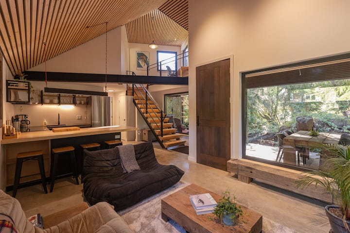 Chesterman Beach I Modern I Od Shower I Pet I Surf - Tofino