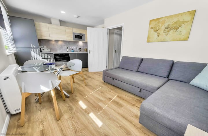 Whitsun 1.5 - First Floor - 2 Bedroom Apartment - Gosport