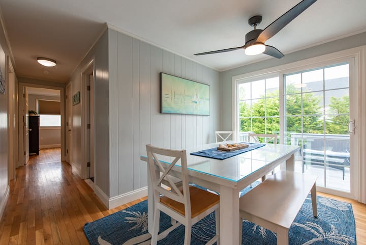 Scarborough Beach Home, Perfect For Your Next Fam - Narragansett, RI