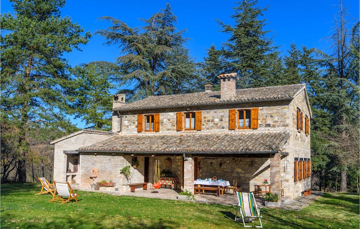 4 Bedroom Beautiful Home In Acqualagna - Urbino