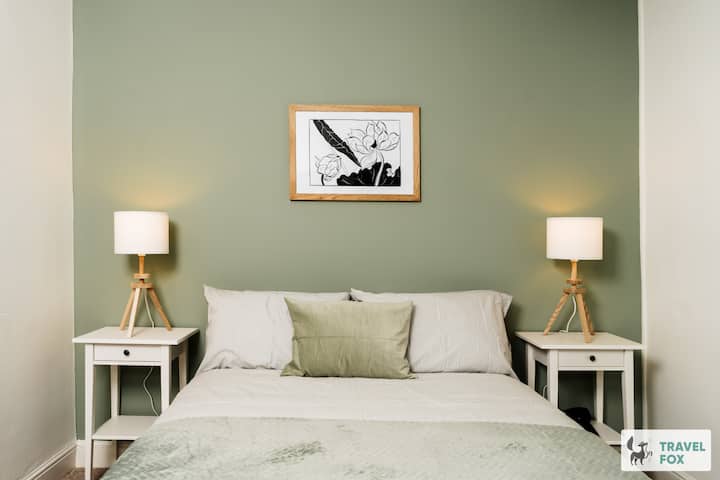 Alice's Central Stay: Parking + Motor Point Arena - Nottingham
