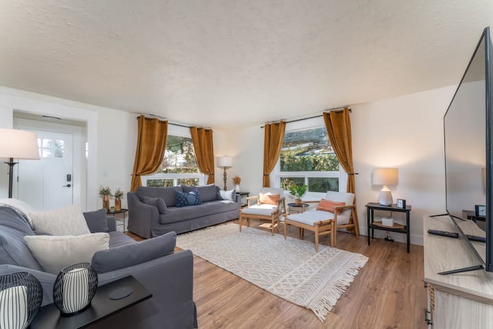 5 Bedroom Home Downtown, Close To Shops! - Chelan, WA