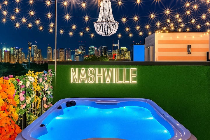 Lux Party! 21 Beds! Rooftop Pool Table/hot Tub! - Nashville, TN
